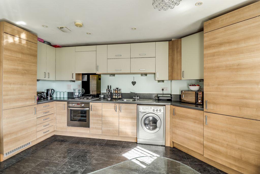 Springhead Parkway, Northfleet... 2 bed ground floor flat - £225,000