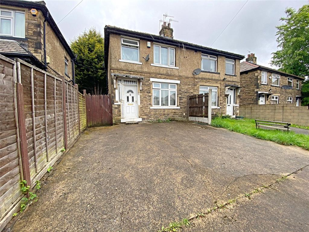 Dalcross Grove, Bradford, BD5 3 bed semi-detached house - £100,000
