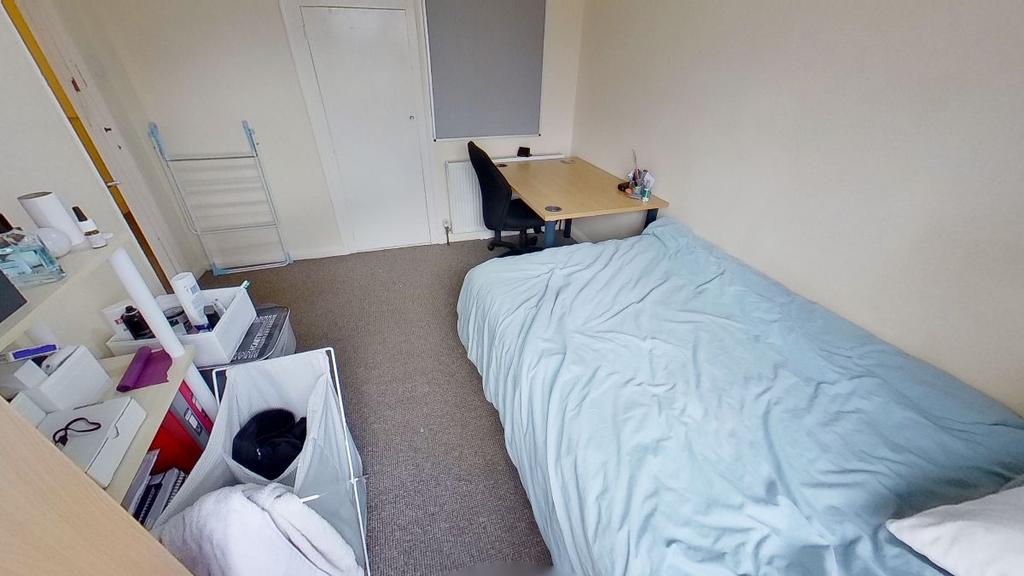 Guildford Park Avenue, GU2 7NN 1 bed in a house share - £520 pcm (£120 pw)