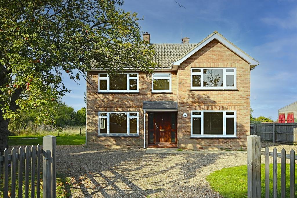 Chelmsford Road, White Roding... 3 bed detached house - £1,695 pcm (£ ...