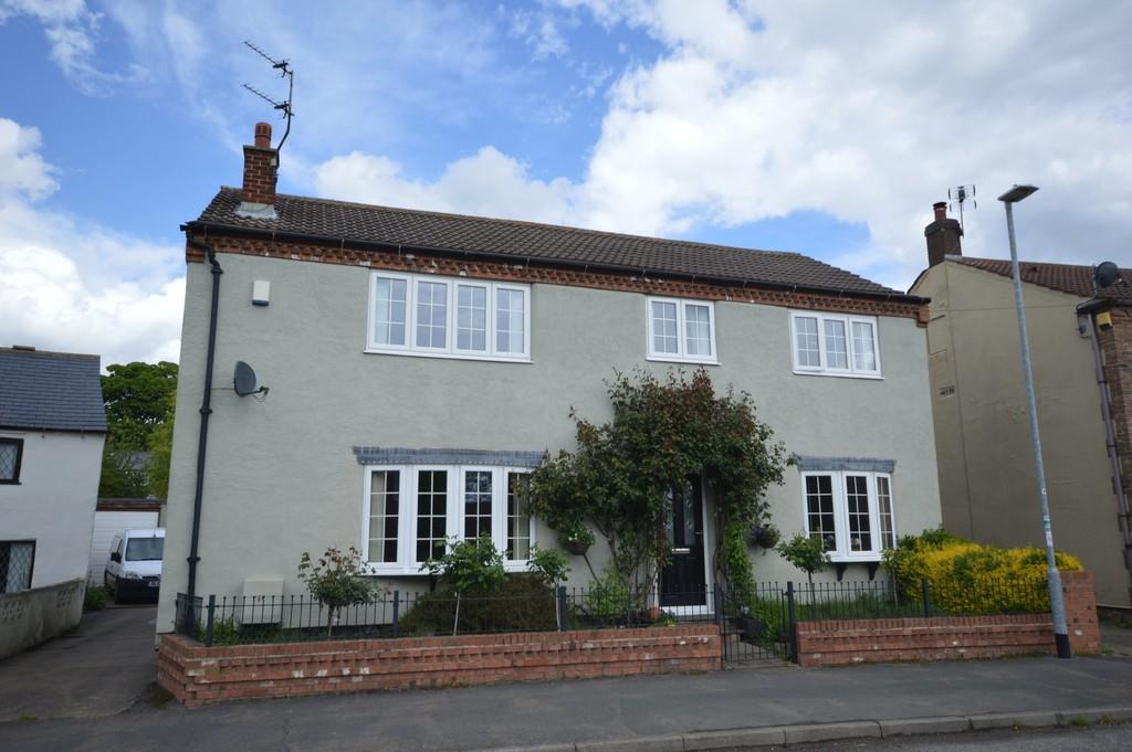 High Street, West Cowick 5 bed detached house - £385,000