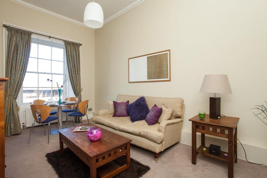 12 2F2 Fettes Row, New Town... 2 bed apartment - £300,000