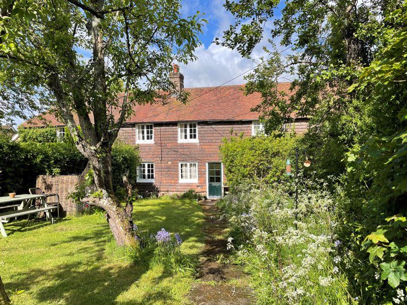 Ardingly Road, Cuckfield 3 bed terraced house - £395,000