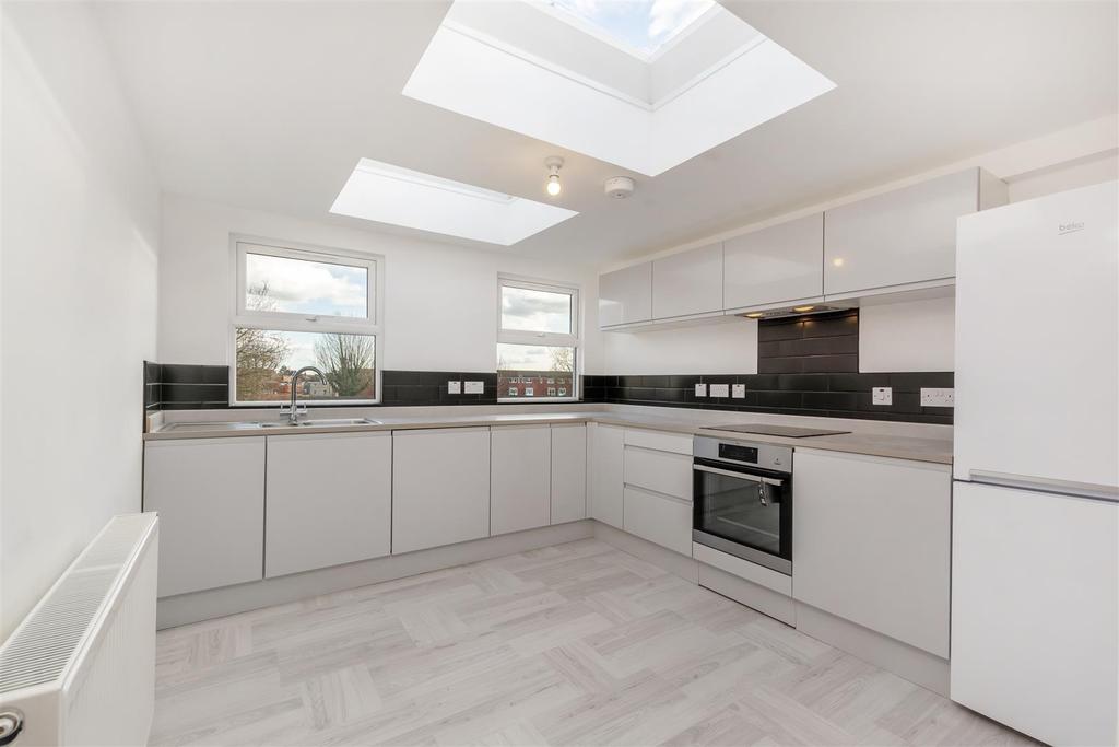 Maple Road, Penge, SE20 2 bed flat - £1,250 pcm (£288 pw)