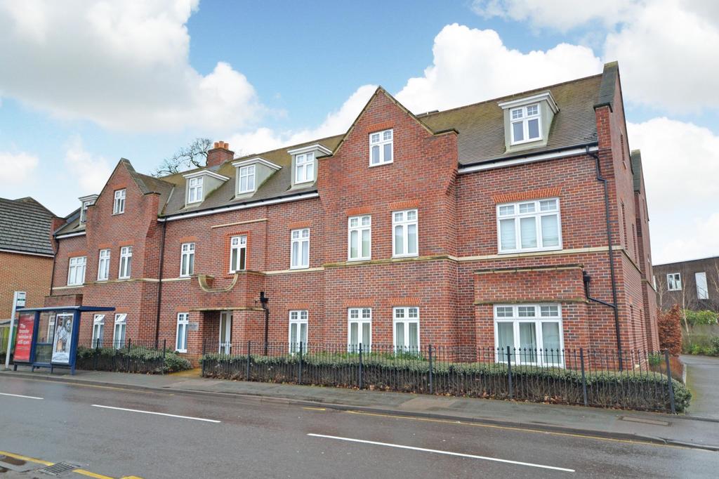 High Road, Byfleet, KT14 2 bed flat - £329,950