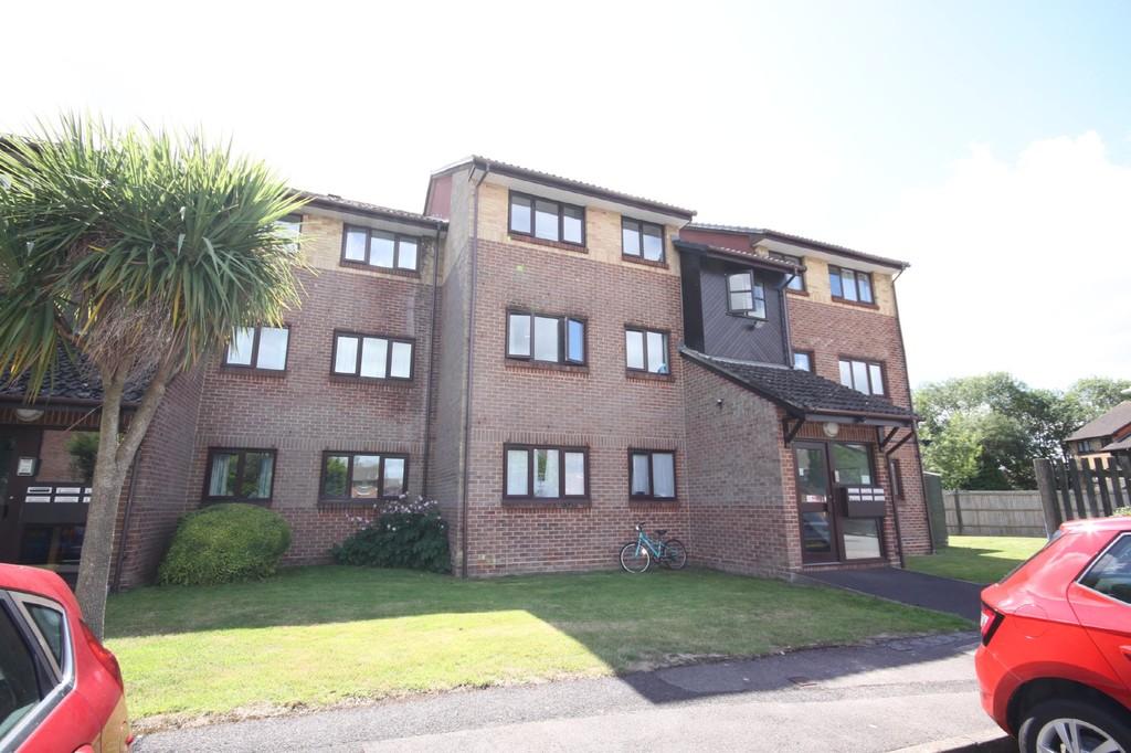 Woodrush Crescent Locks Heath 2 Bed Apartment £825 Pcm £190 Pw
