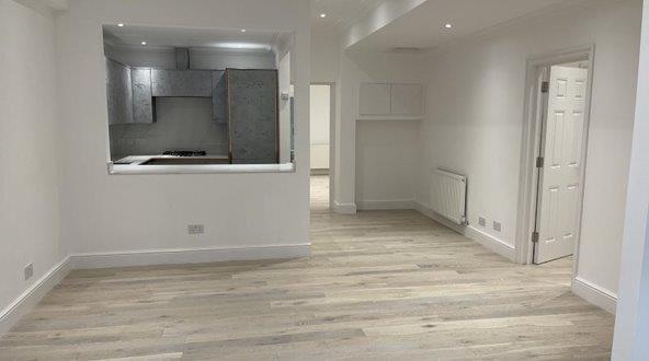 De Vere Gardens, Kensington, W8 2 bed apartment - £2,500 pcm (£577 pw)