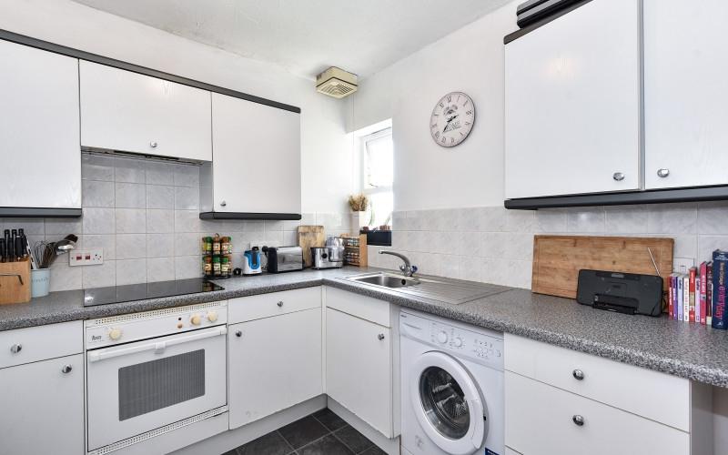 Horniman Drive London SE23 2 bed apartment - £1,400 pcm (£323 pw)
