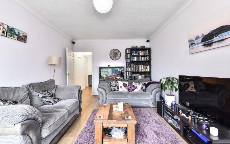 Horniman Drive London SE23 2 bed apartment - £1,400 pcm (£323 pw)