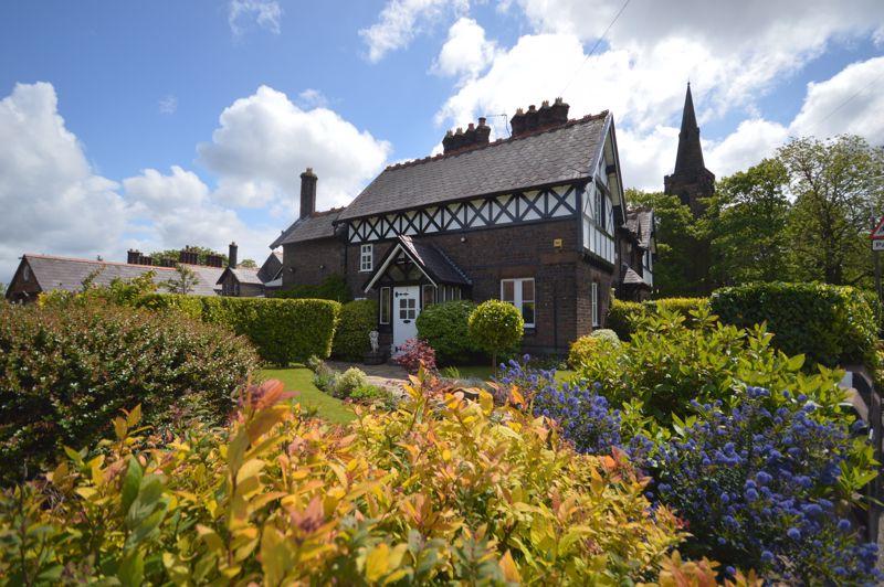 Church Cottages, Liverpool 2 bed cottage - £250,000
