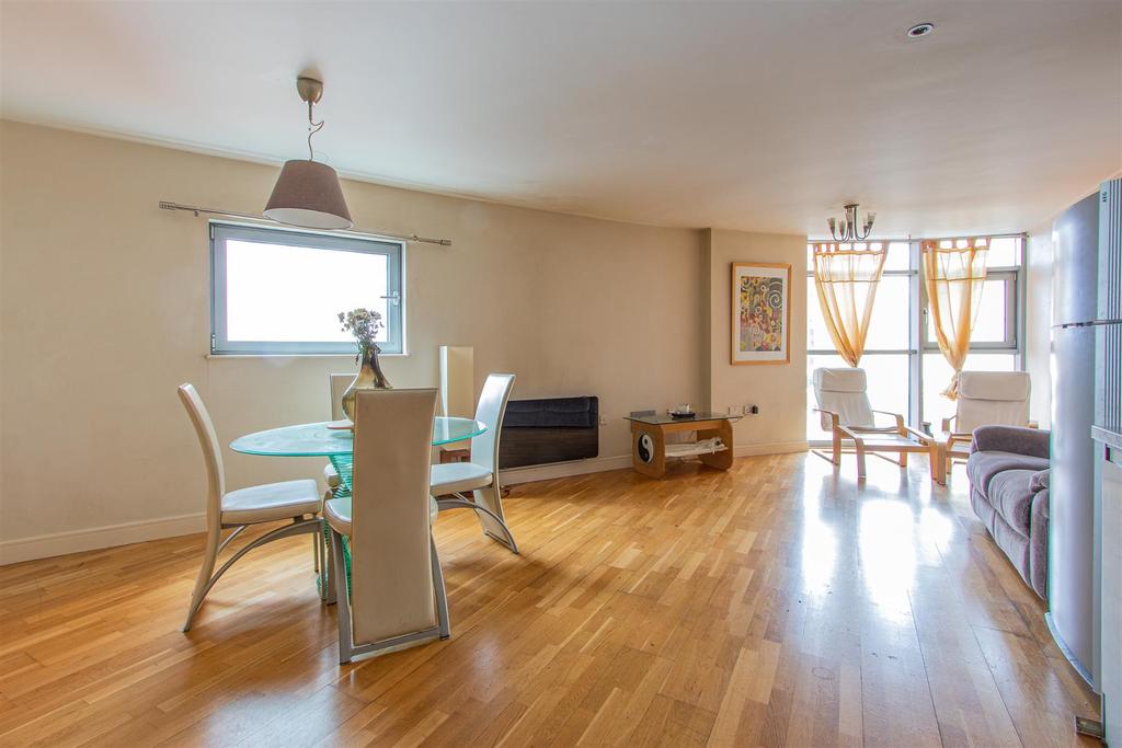 Altolusso, City Centre, Cardiff 2 bed apartment - £1,000 pcm (£231 pw)