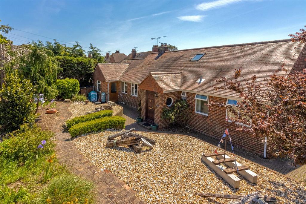 Clapham Common, Clapham, Worthing 5 bed detached bungalow - £700,000