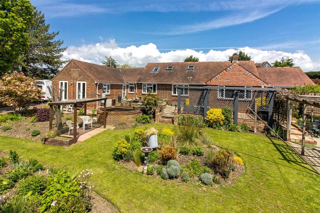 Clapham Common, Clapham, Worthing 5 bed detached bungalow - £700,000