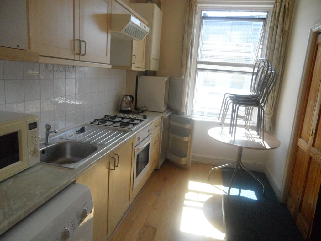 Yeldham Road, London, W6 3 bed flat - £1,863 pcm (£430 pw)