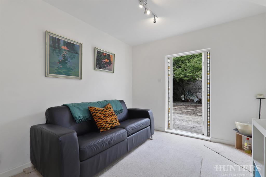 Antill Road, London, N15 4BB 1 bed ground floor flat - £350,000