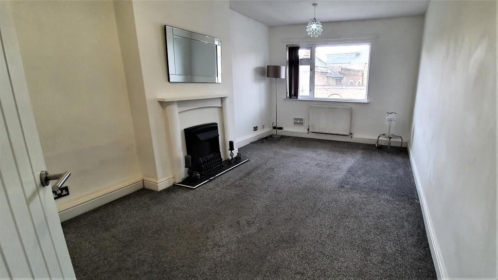 Angel Way, Romford, Essex, RM1 2 bed flat - £220,000