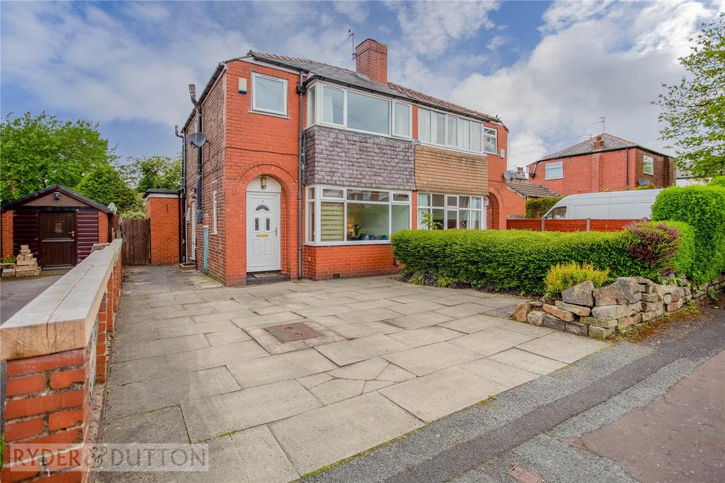 Castleway, Castleton, Rochdale... 3 bed semi-detached house - £220,000