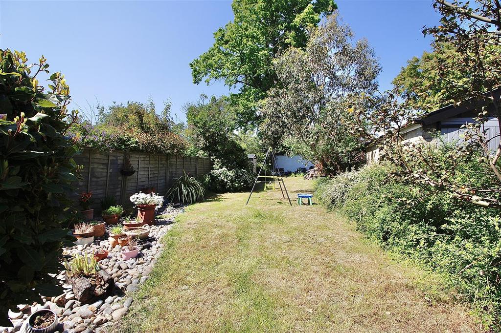 Cauldwell Hall Road, Ipswich 5 bed semi-detached house - £475,000