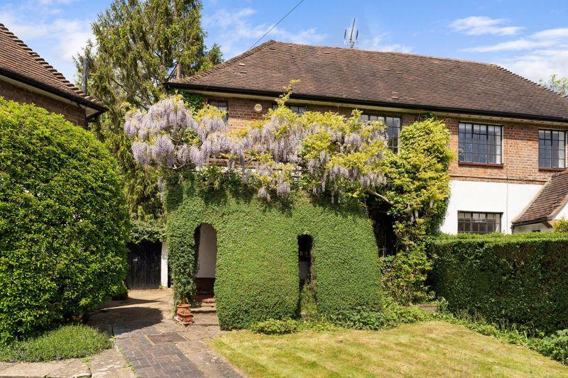 Holyoake Walk, Hampstead Garden... 3 bed character property - £1,000,000