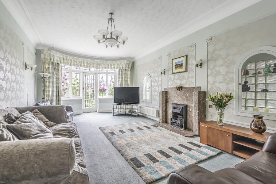 MOORLAND DRIVE, MOORTOWN, LEEDS, LS17 6JP 4 bed detached house - £675,000