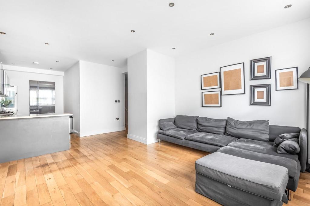 Bishops Road, Fulham 2 bed flat - £850,000