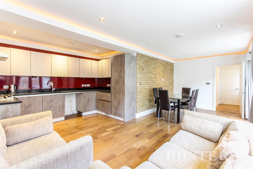 Shenley Road, London, SE5 8NN 2 bed flat - £1,700 pcm (£392 pw)