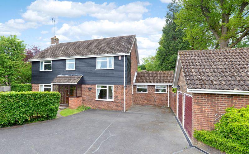 Lilyfields Chase, Ewhurst 5 bed detached house - £950,000