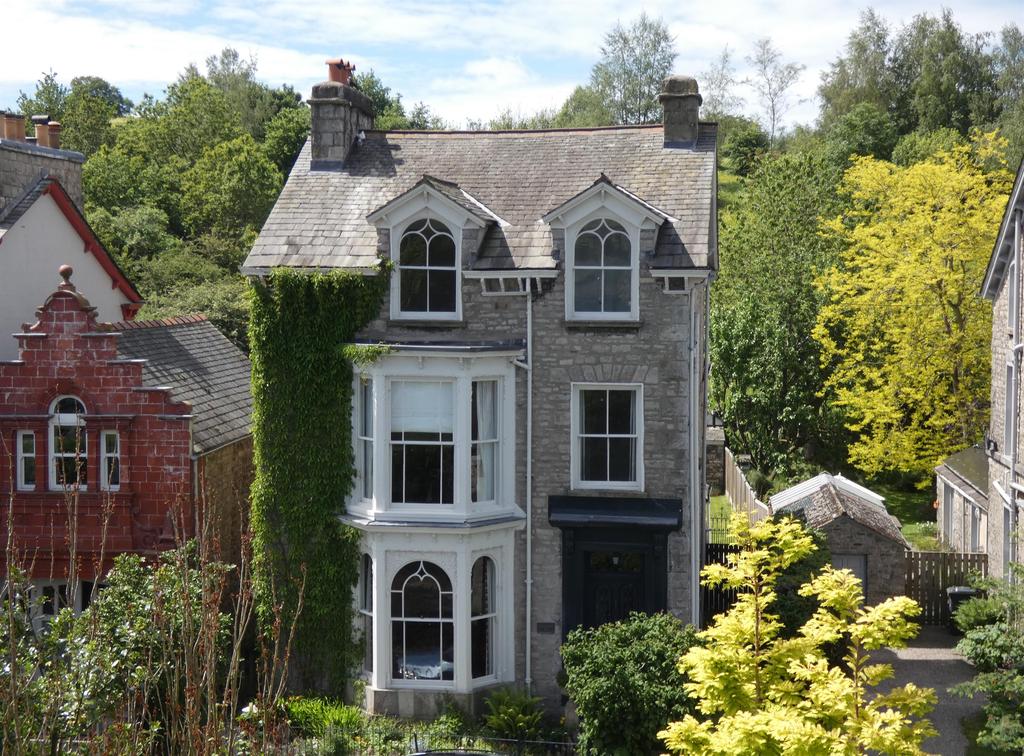 Fernleigh, Castle Road, Kendal, LA9 7AU 4 bed detached house - £725,000