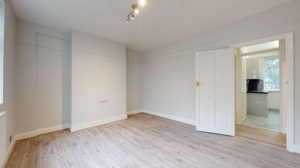 Moira Court, Upper Tooting 2 bed flat - £1,547 pcm (£357 pw)