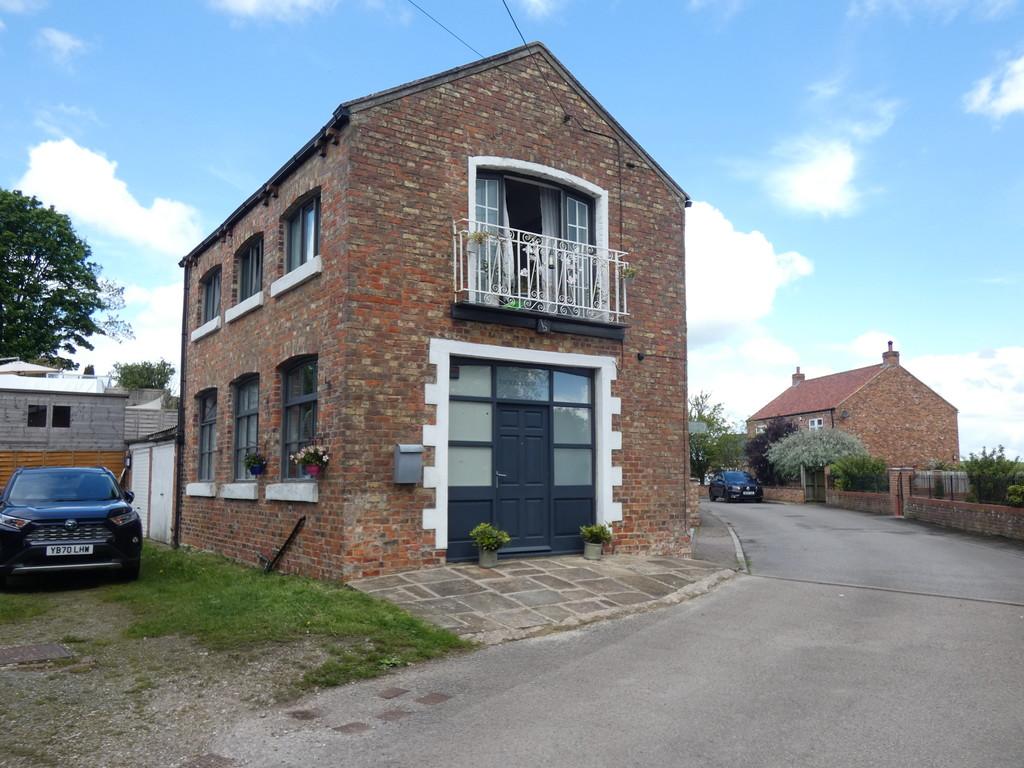 Victorian Studio, Carthorpe, Bedale 2 bed detached house - £225,000