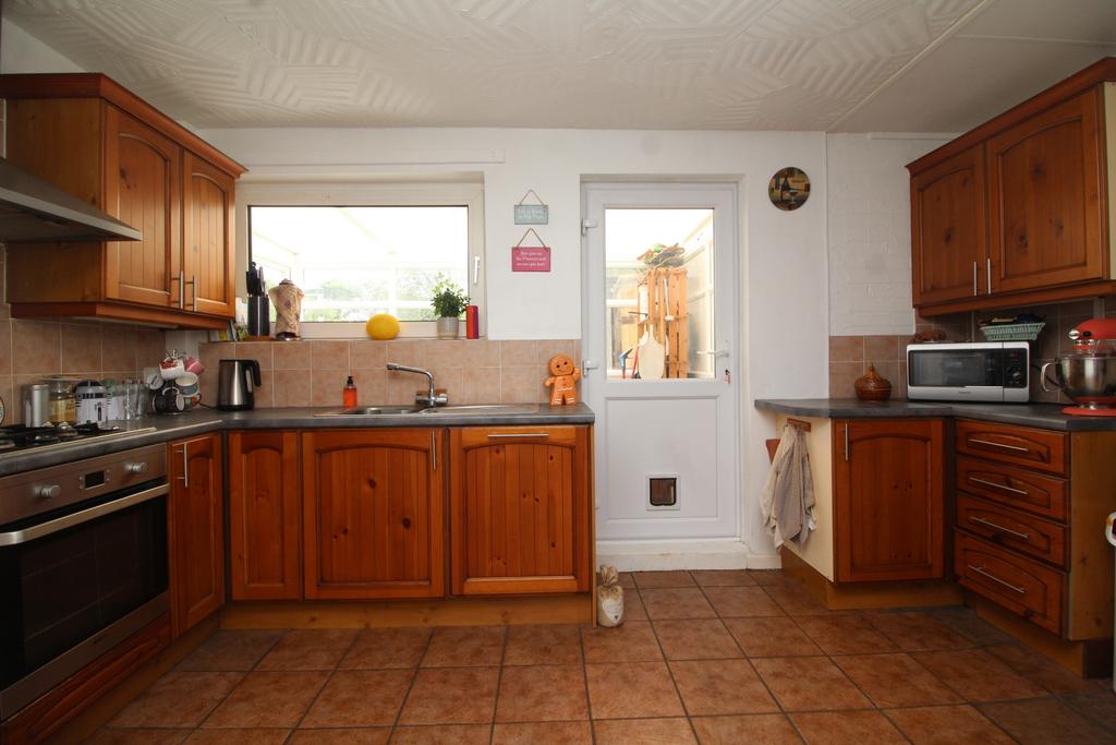 Springfields, Eastrea, PE7 3 bed house - £210,000