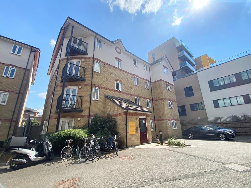 Bellmaker Court, E3 2 bed flat - £1,500 pcm (£346 pw)