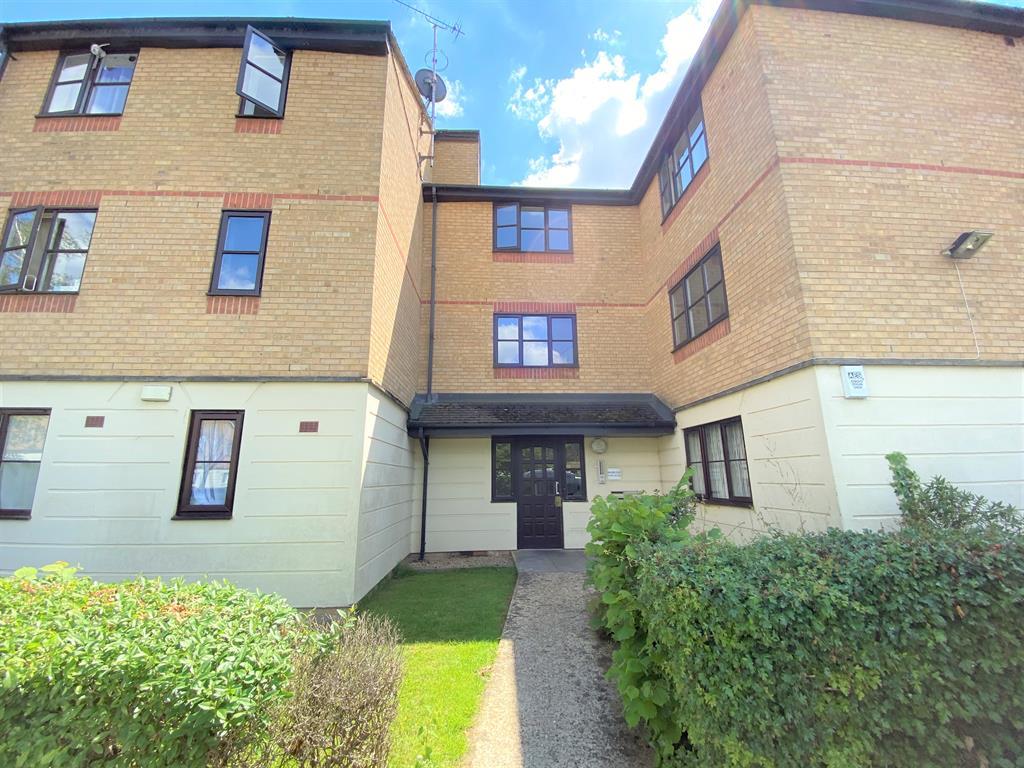 Mullards Close, Hackbridge, Surrey... 1 bed ground floor flat - £225,000