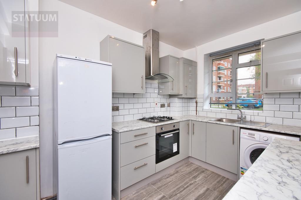 Well Street, Hackney Central, London... 2 bed flat - £1,600 pcm (£369 pw)