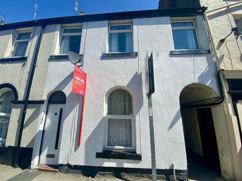Victoria Street, Scarborough 3 bed end of terrace house - £110,000