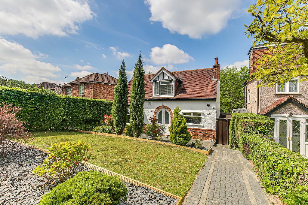 Church Way, Sanderstead, Surrey, CR2 0JR 3 bed detached house - £600,000