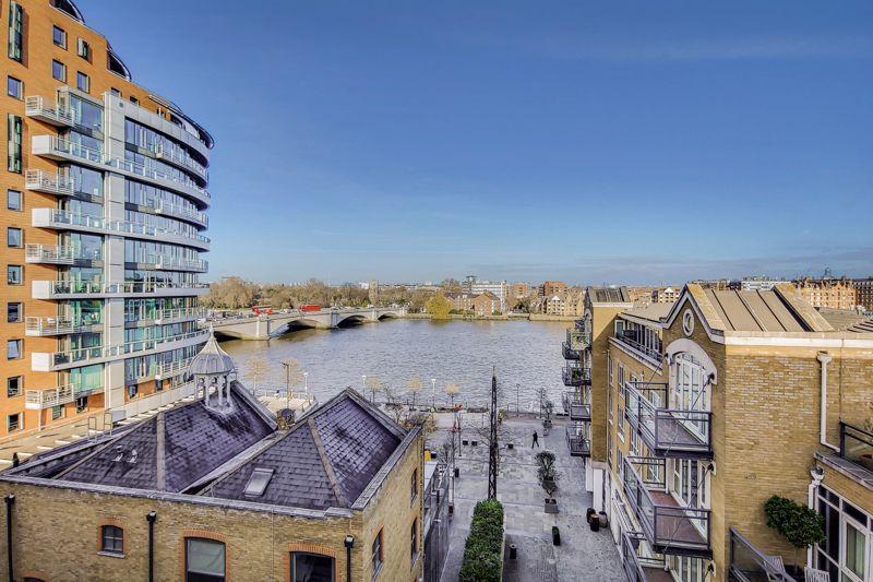 Putney Wharf, Brewhouse Lane 3 bed apartment - £1,750,000