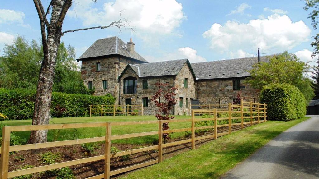Comrie Farm, Aberfeldy 5 bed semi-detached house - £480,000