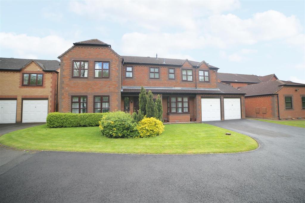 Kestrel Court, Apley, Telford... 5 bed detached house - £485,000