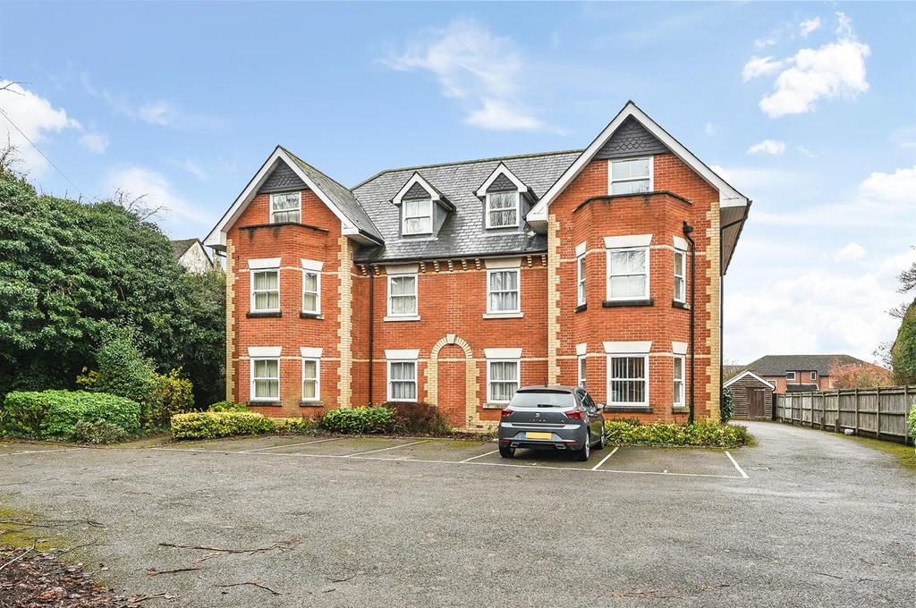 Millway Road, Andover 2 bed flat - £800 pcm (£185 pw)