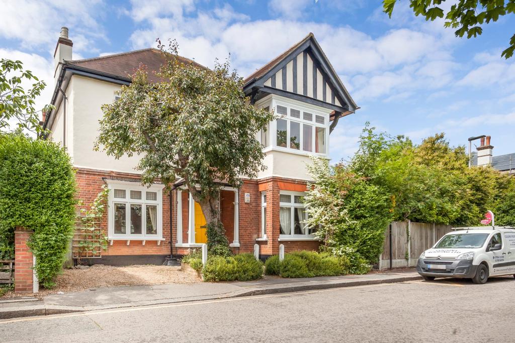 Glengall Road, Woodford Green, IG8 4 bed detached house - £1,200,000