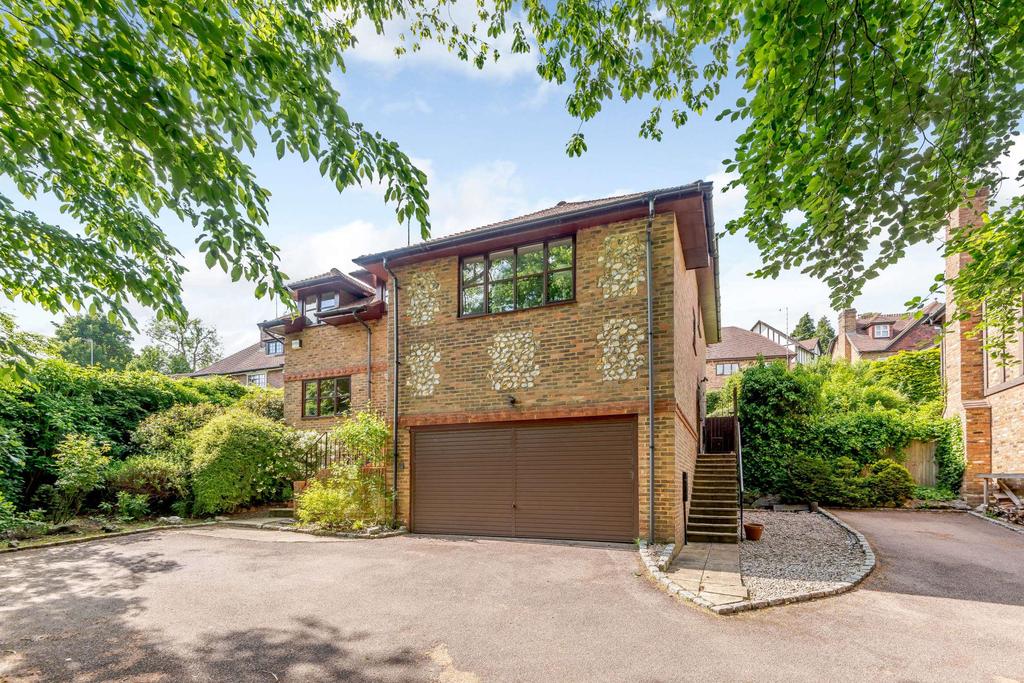 Kings Road, Berkhamsted... 5 bed detached house - £1,100,000
