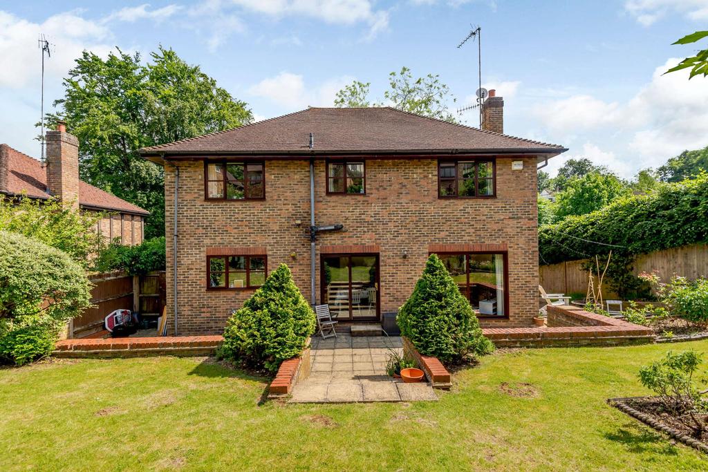 Kings Road, Berkhamsted... 5 bed detached house - £1,100,000