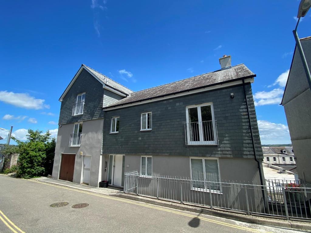 Smithick Hill, Falmouth 2 bed flat - £795 pcm (£183 pw)