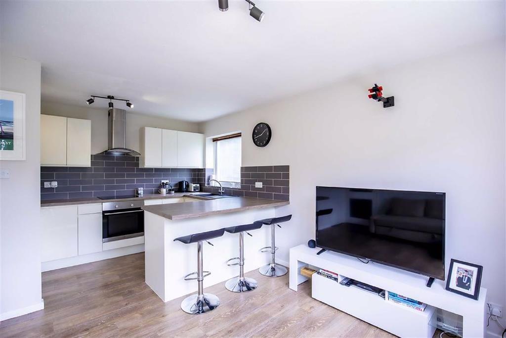 Leaside Court, Harpenden, Hertfordshire 1 bed flat - £900 pcm (£208 pw)