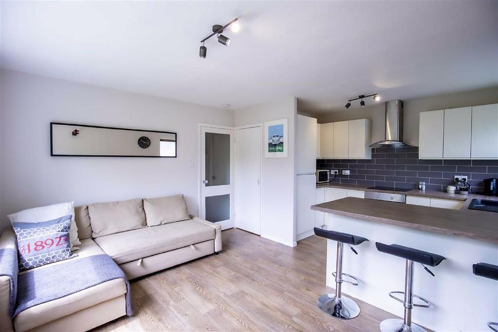 Leaside Court, Harpenden, Hertfordshire 1 bed flat - £900 pcm (£208 pw)