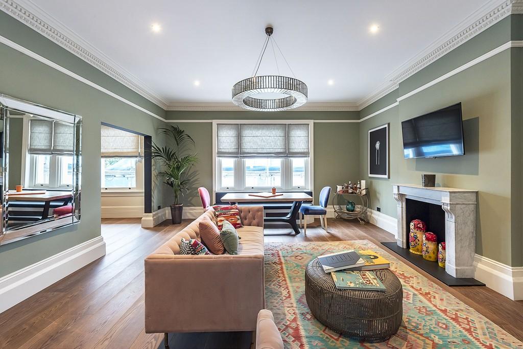 Phillimore Place, Kensington, W8 3 bed apartment - £7,995 pcm (£1,845 pw)