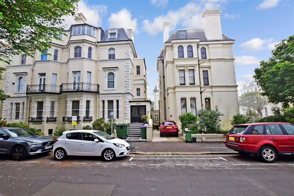 Trinity Crescent, Folkestone, Kent 2 bed apartment - £225,000