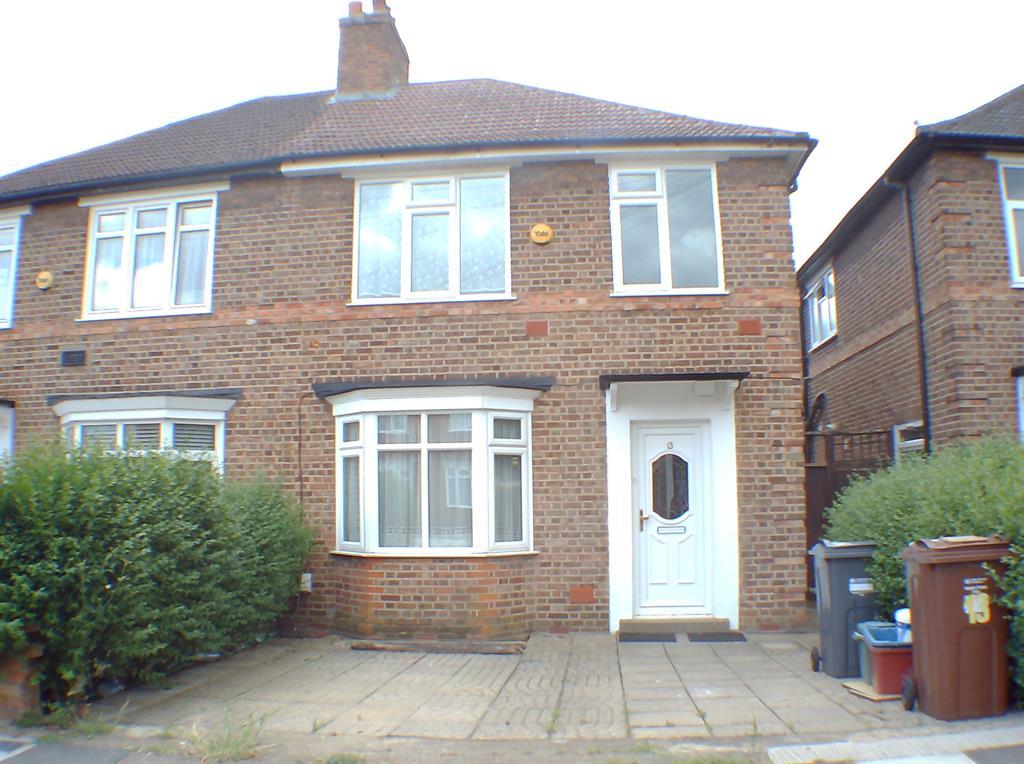 Addison Avenue Hounslow Tw3 3 Bed Semi Detached House £1 950 Pcm £