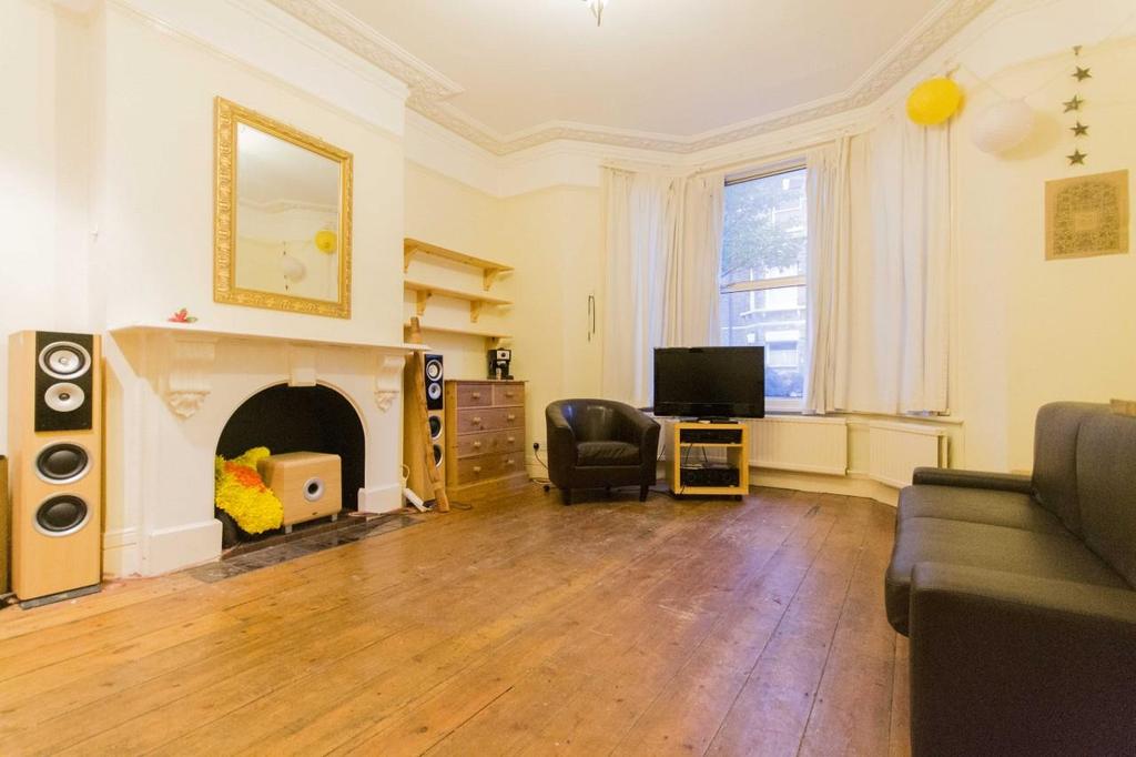 Lambert Road, SW2 1 bed flat - £1,365 pcm (£315 pw)